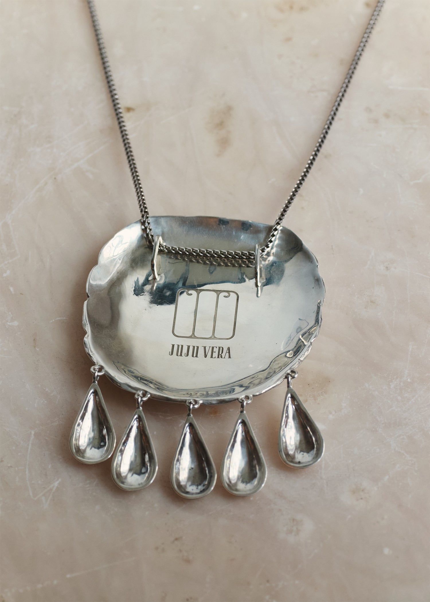 OBJECTS – JUJU VERA